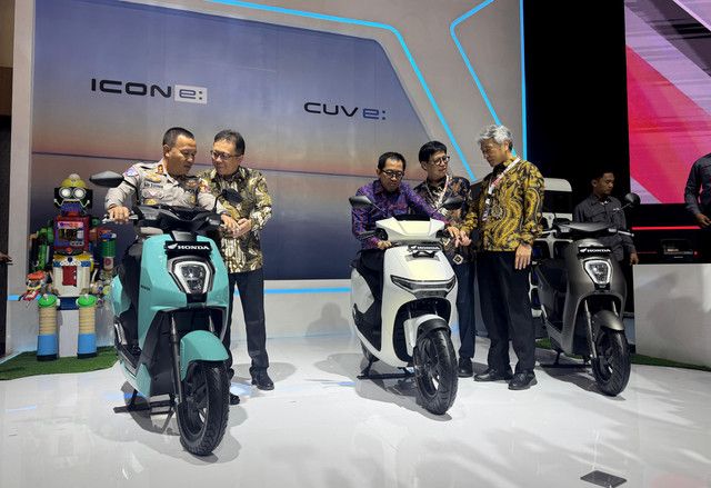 Honda ICON e: dan CUV e: Meriahkan Booth AHM di IMOS 2024 | Daya Motor